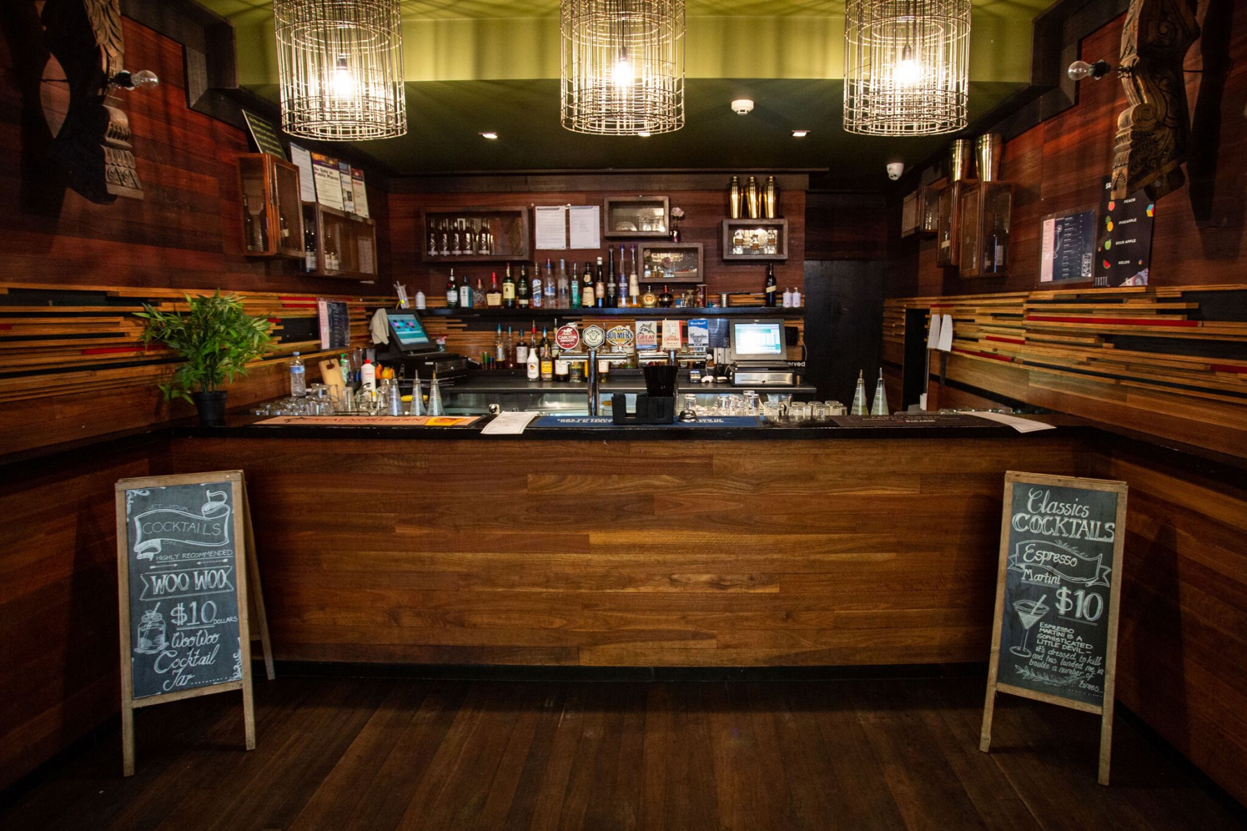 Deluxe Bar & Cocktail Lounge | Rooftop Bar & Dining | Events | Function ...